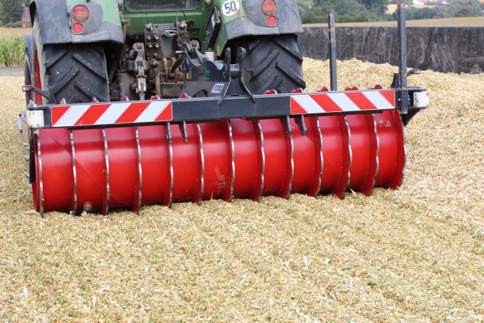 Fahrsilowalze Silage Packer - Schmihing GmbH :: Misch- und ...